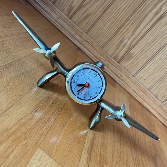 Sarsaparilla | Accents | Sarsaparilla Quartz Airplane Clock | Poshmark